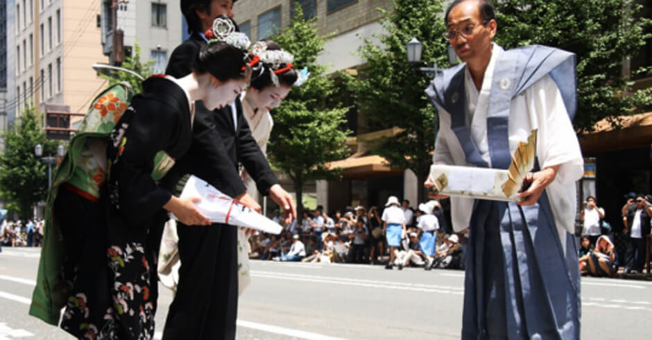 Japanese Gifting Etiquette: Learn about the Gift Giving Ritual