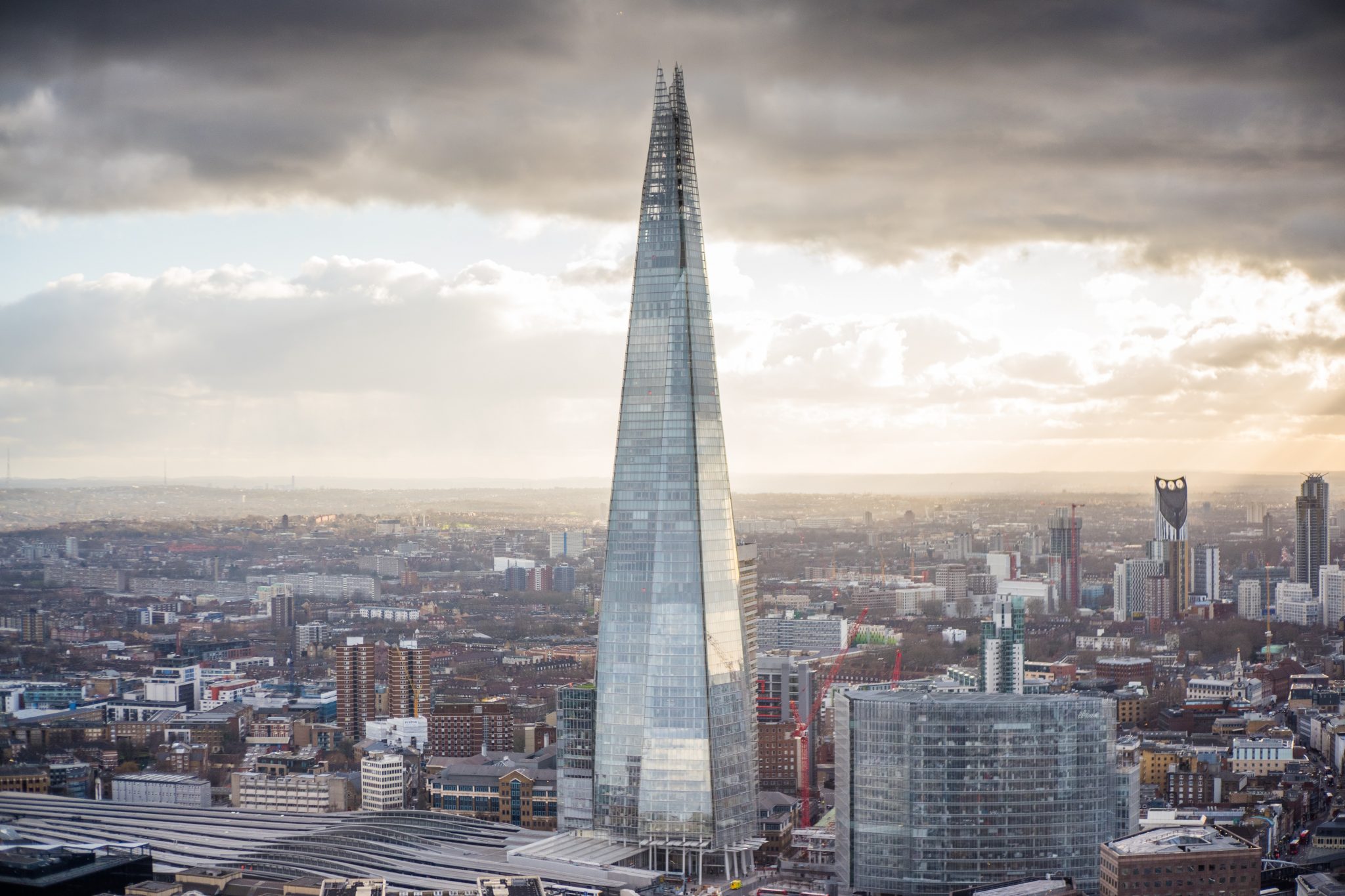 What is Oblix at The Shard? How To Decide Between East and West
